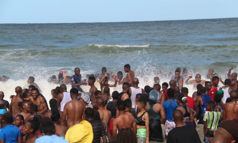How to stay safe on a busy beach day | Sedibeng Ster