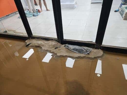 New shopping mall floods after heavy rain | Sedibeng Ster