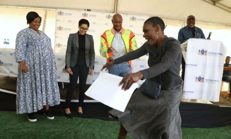 MEC Motara hands over 500 tittle deeds at Lethabong | Sedibeng Ster