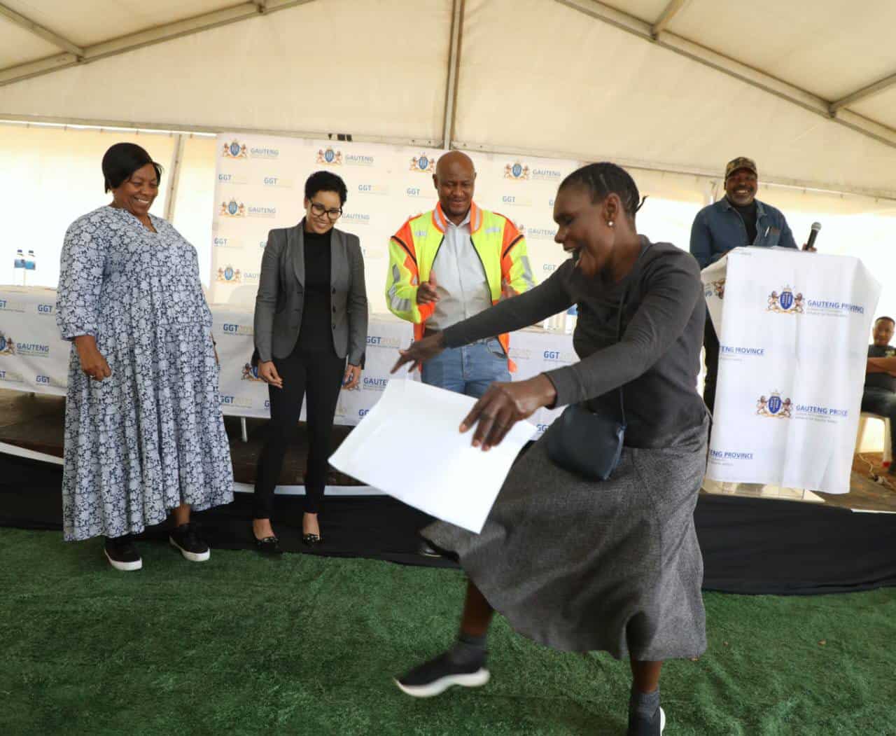 MEC Motara hands over 500 tittle deeds at Lethabong | Sedibeng Ster