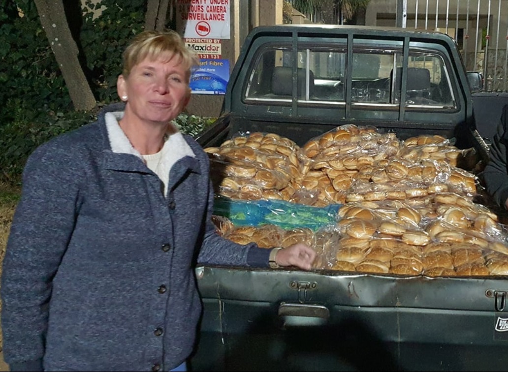 DANKIE sakelui - vir meer as R230 000 se skenkings aan mense in nood ...