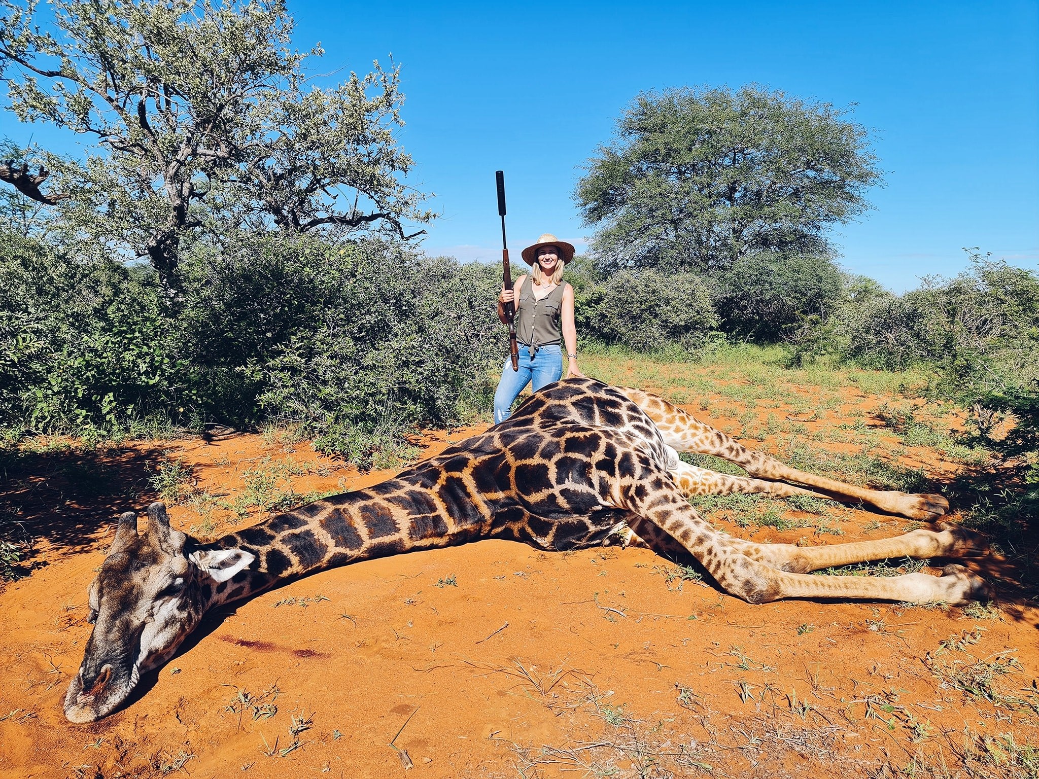 Woman’s “V-day present” sparks outcry after killing and posing with ...