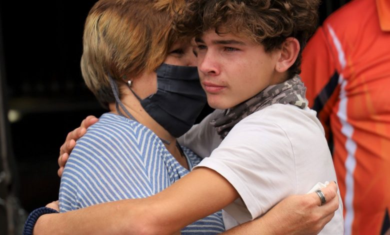 Ma se hartseer afskeid van seun en kommer oor man in hospitaal ...