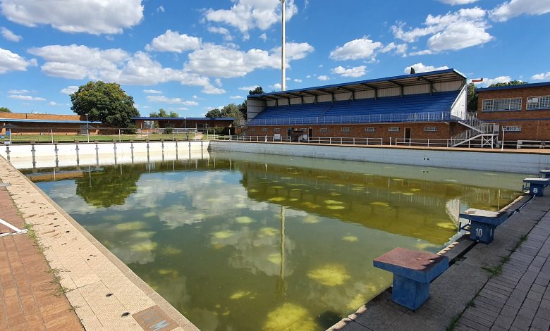 Dorp se eens spoggerige swembad nou net ‘n seeroog | Vaalweekblad