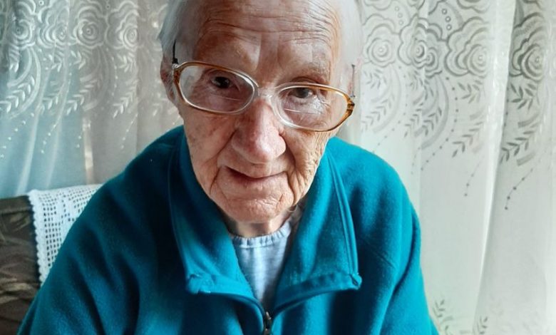 Ouma Leen op 96 jaar een van die Vaal se langslewende inwoners wat hier ...