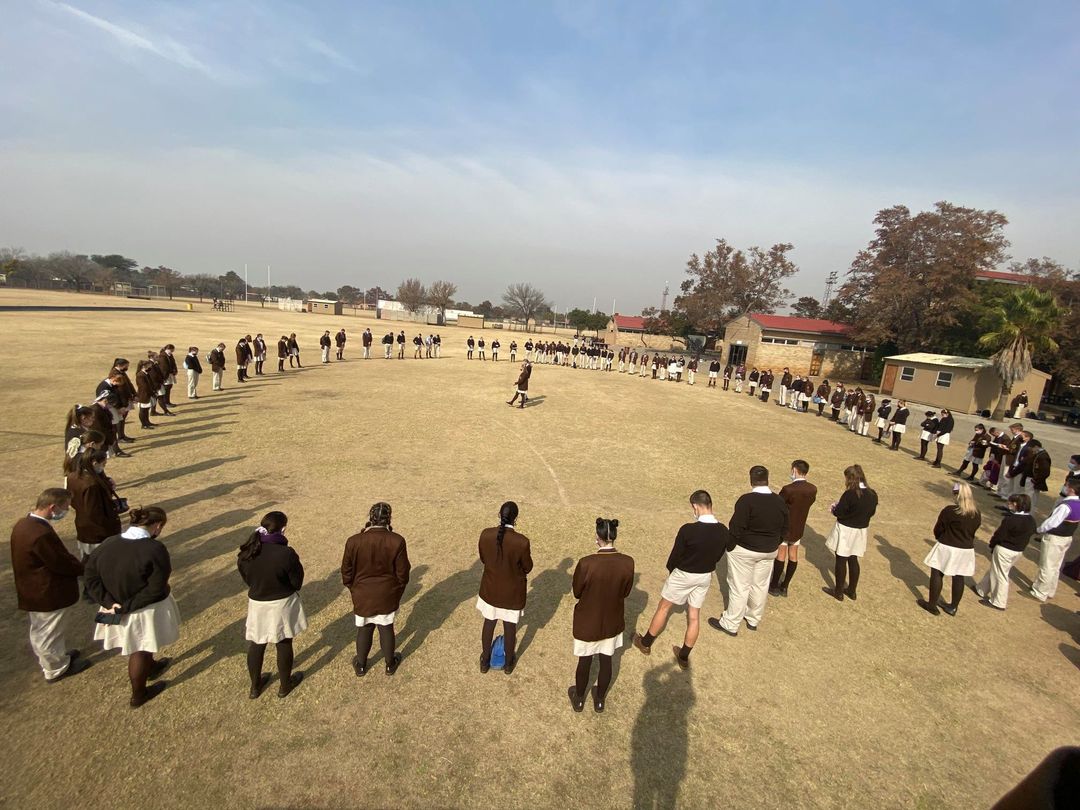 Hoërskool Driehoek bid vir siek onderwyser en dorp se mense | Vaalweekblad