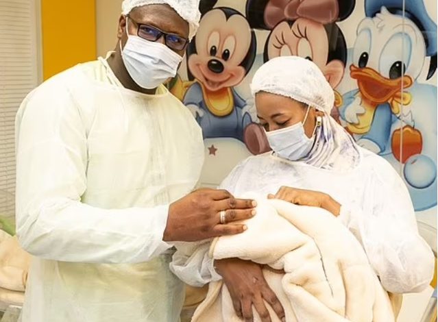 Wêreldnuus: Ma gee geboorte aan 9 babas - 'n nuwe wêreldrekord ...