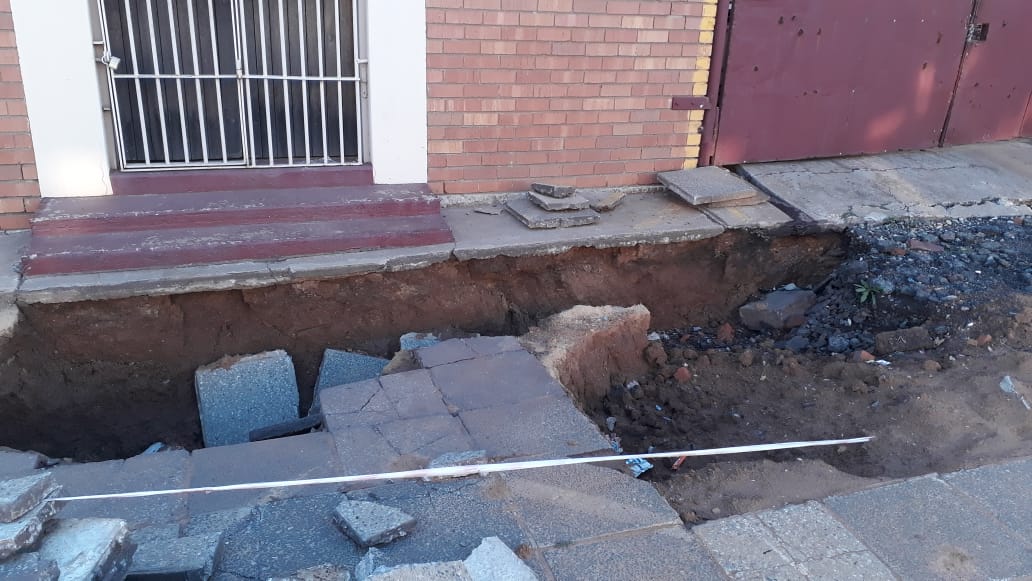 Groot kommer na derde voertuig by sinkgat insak | Vaalweekblad