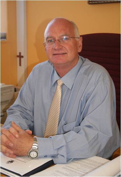 Dr. Hans preek eers vir beeste, maar nou vir sy ‘menskudde’ | Vaalweekblad