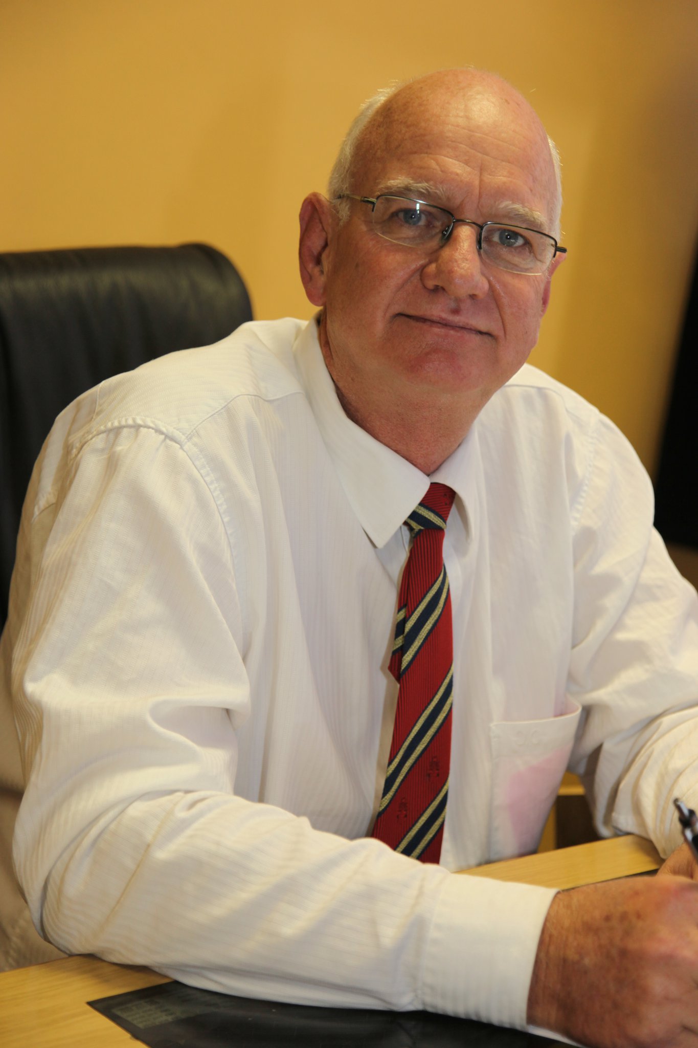 Dr. Hans preek eers vir beeste, maar nou vir sy ‘menskudde’ | Vaalweekblad