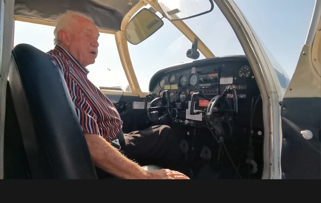 Op 80 sprei Johan Breedt weer vlerke! | Vaalweekblad