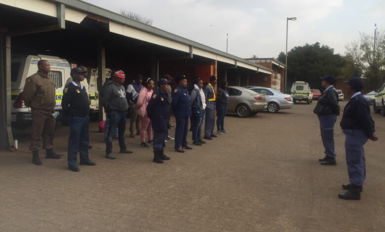 Cops raid local schools! | Vaalweekblad