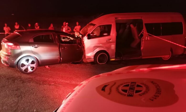 Car and taxi head-on collission on Houtkop Road | Vaalweekblad
