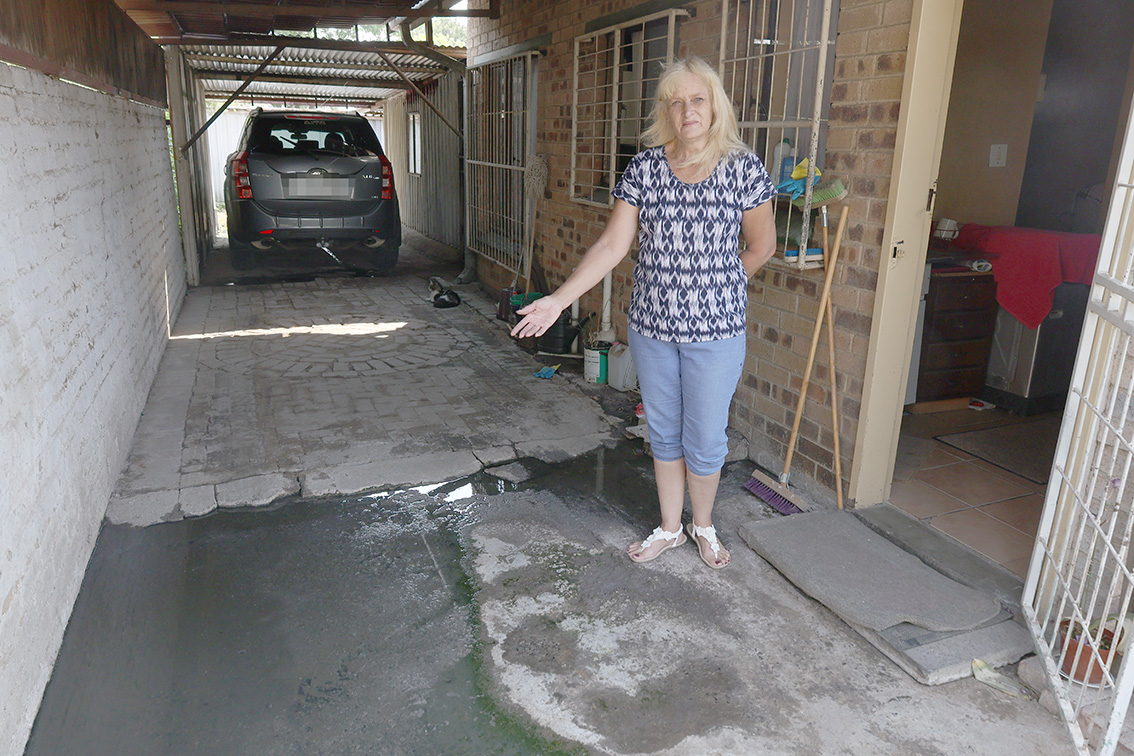 Leeuhof-vrou glo rioolvuil lei tot ma (79) se dood | Vaalweekblad