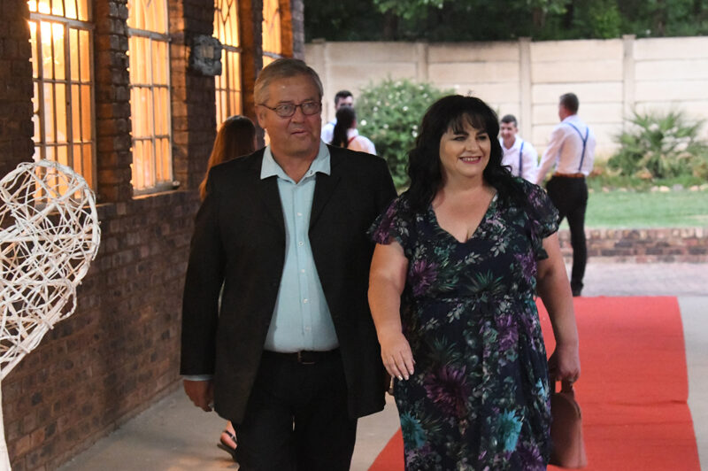 Deftige pakke, mooi rokke en interessante karre by Overvaal ...