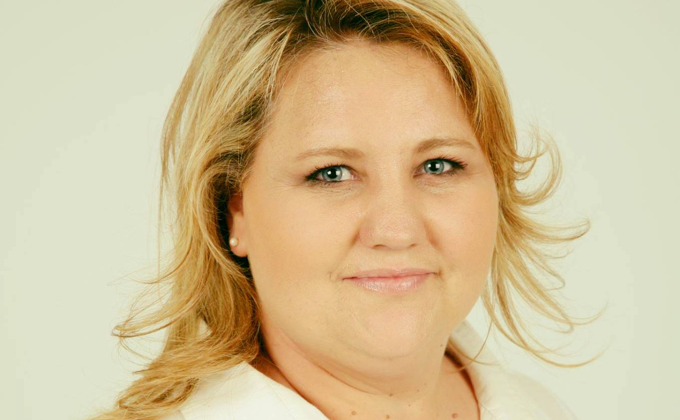 Sangeres help kitaarvaardighede aanlyn slyp | Vaalweekblad