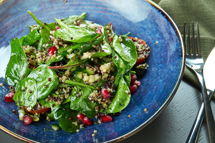 Grain salad with baby spinach and pomegranate | Vaalweekblad