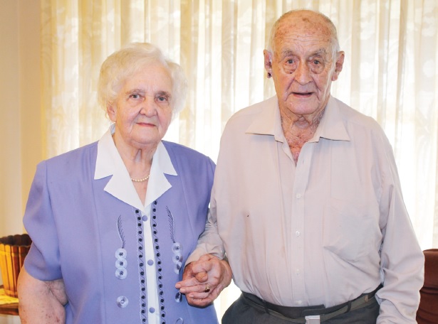 Met ossewaens en donkiekarre bereik Oom Petrus die jong dorp | Vaalweekblad