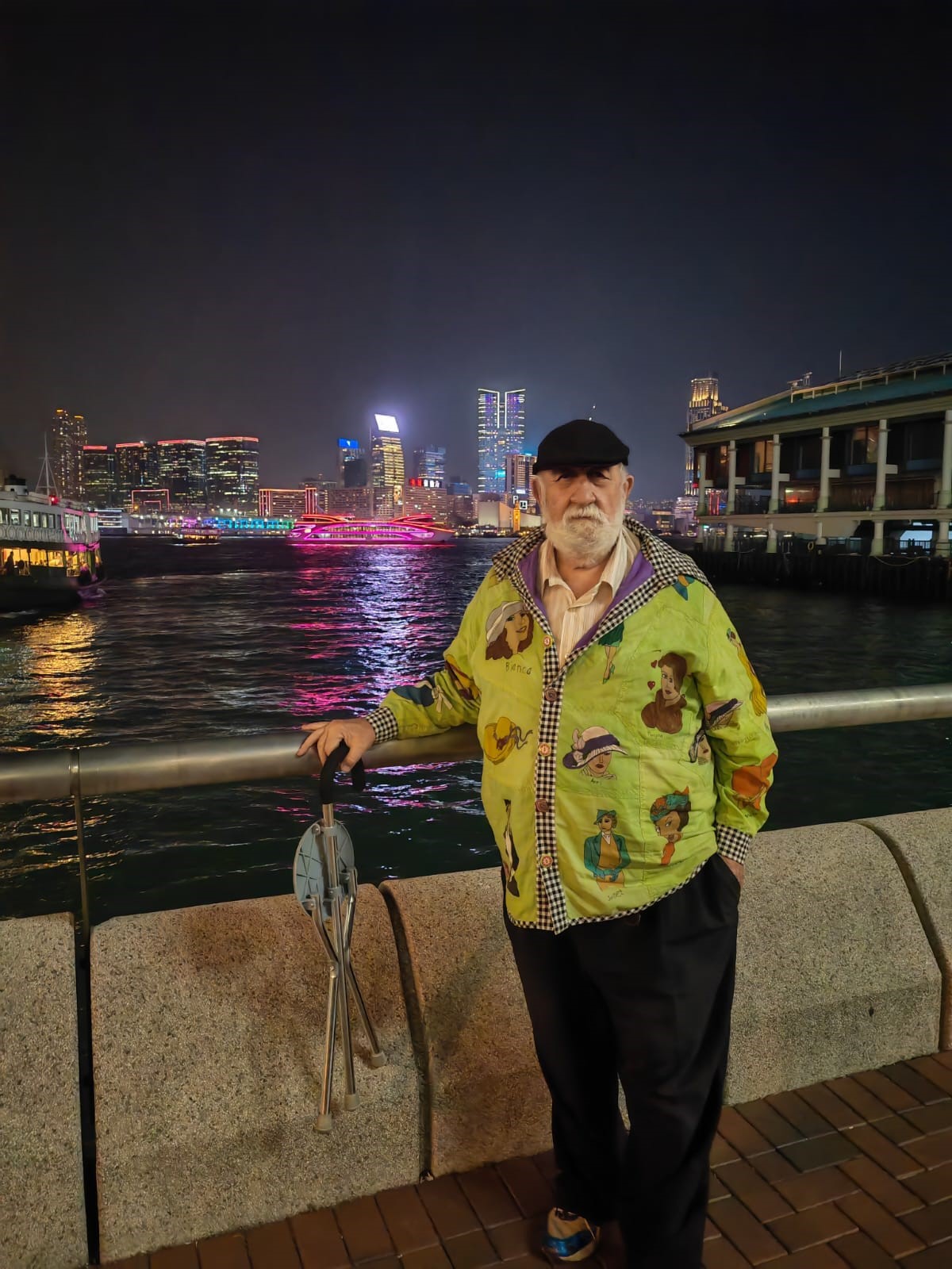 Lewensliggies se baadjie kuier saam met Nico in Hongkong | Vaalweekblad