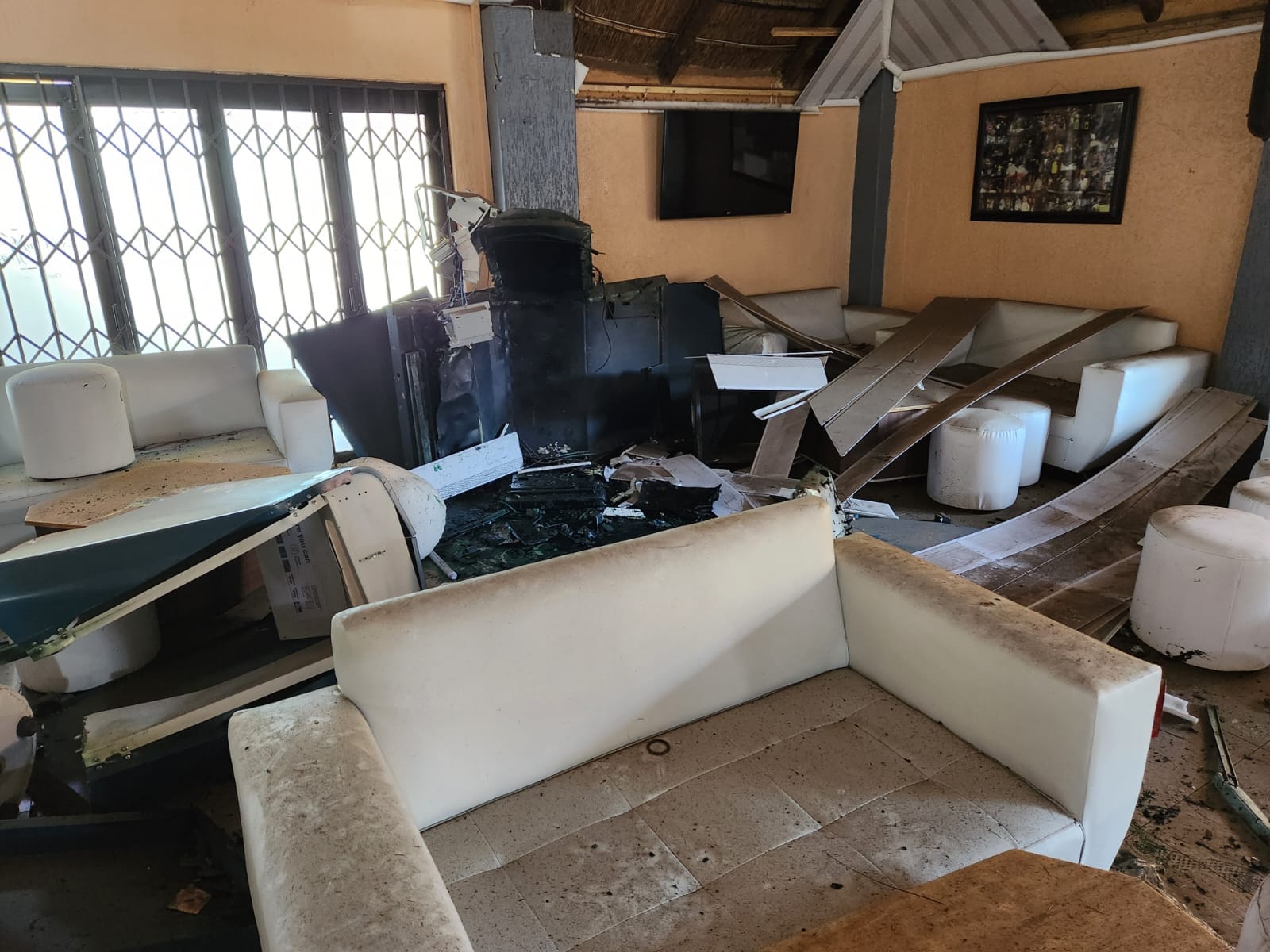 PICS: Lefelong Café burglarized | Vaalweekblad