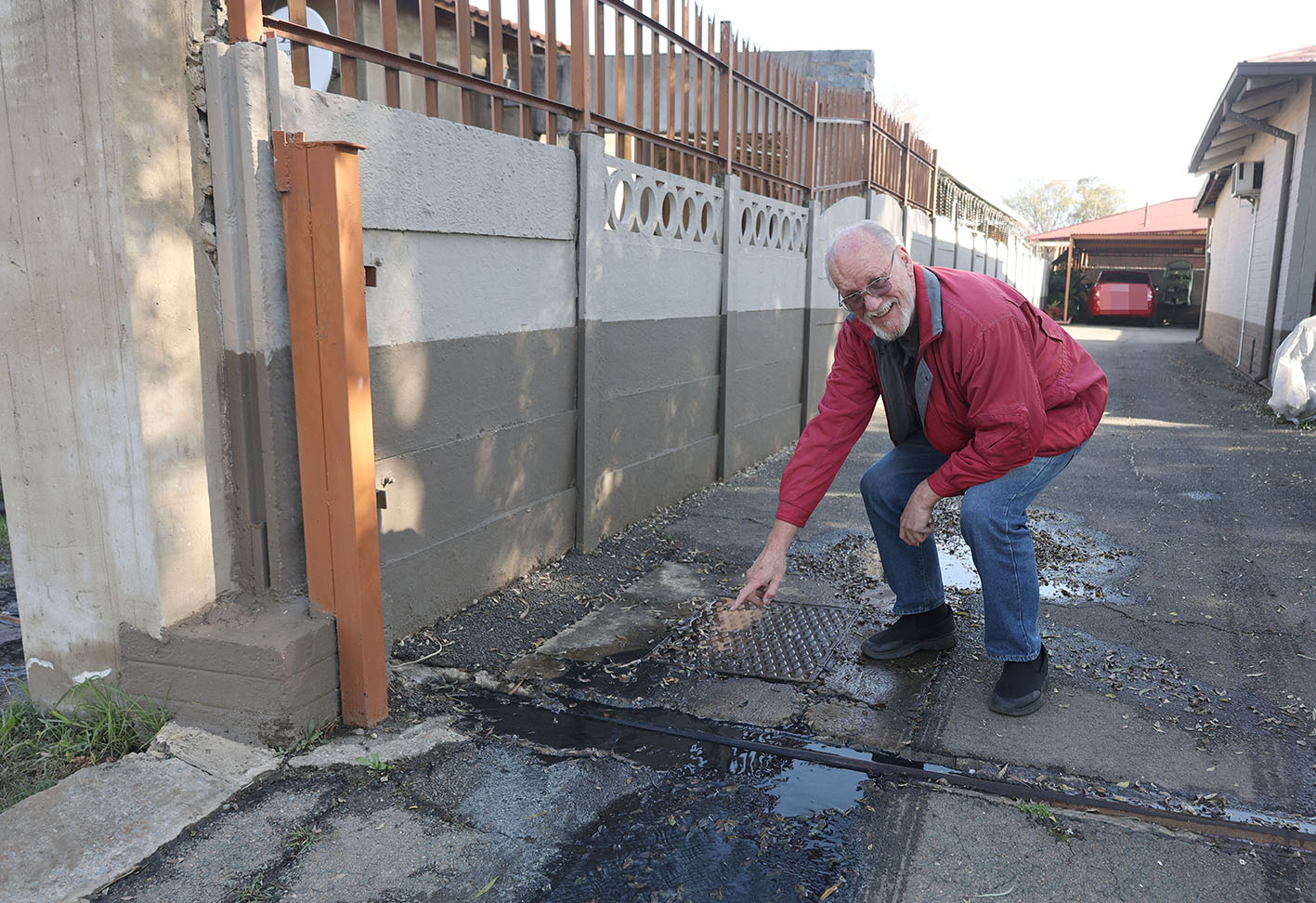 Riool stoot op uit verstopte dreine in Leeuhof | Vaalweekblad