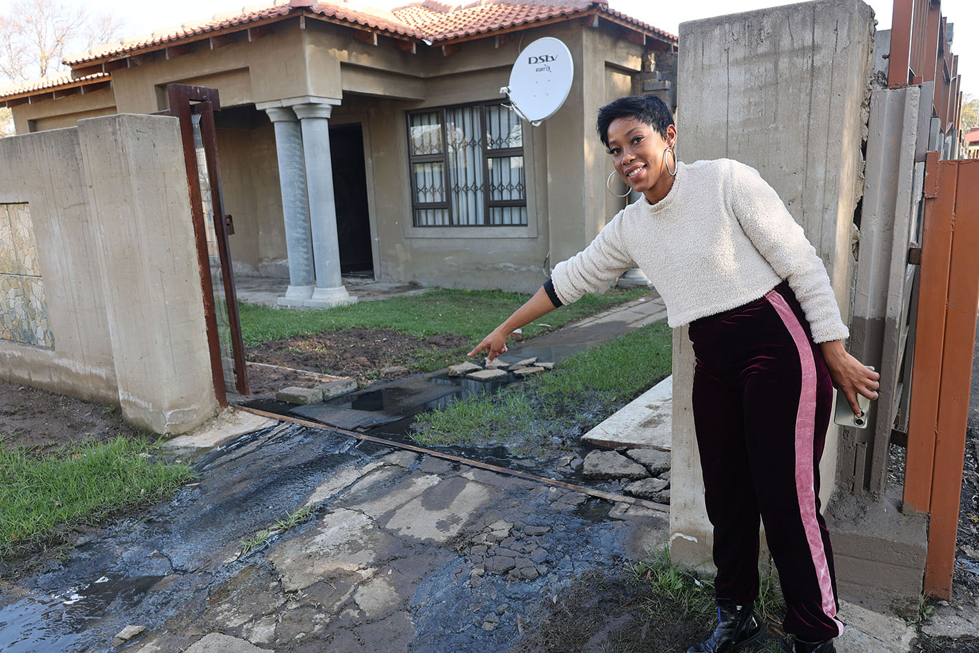 Riool stoot op uit verstopte dreine in Leeuhof | Vaalweekblad