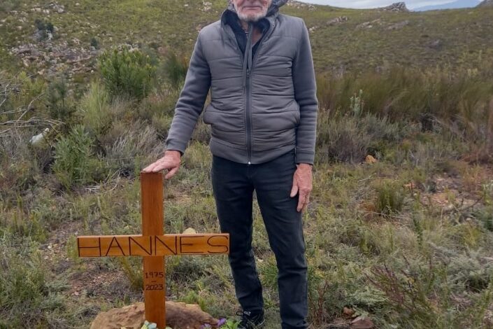Danksy lesers vlieg Oom Gert Kaap toe vir skoonseun se begrafnis ...