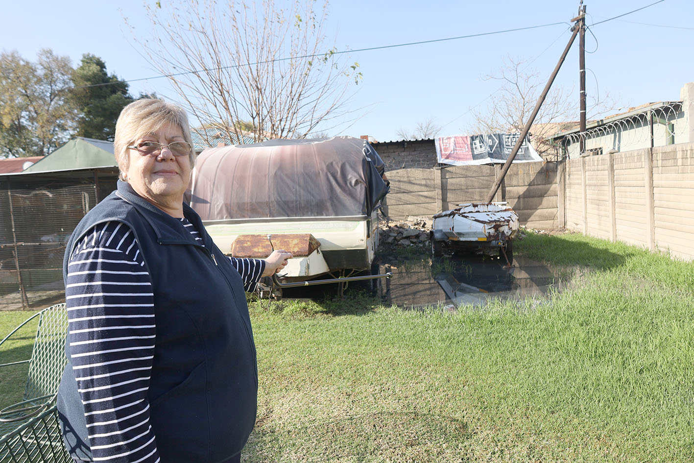 Riool stoot op uit verstopte dreine in Leeuhof | Vaalweekblad