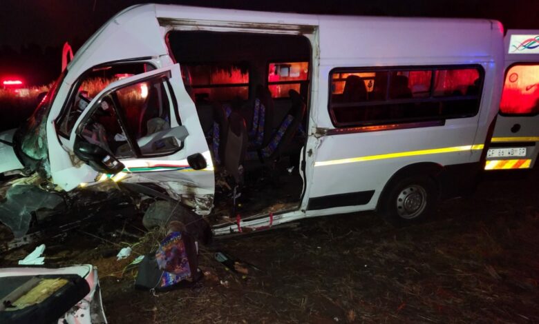 Ten injured after taxi, car collide | Vaalweekblad