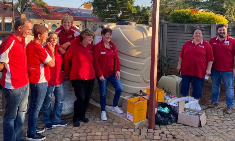 Rotariërs skenk watertenk en kos | Vaalweekblad