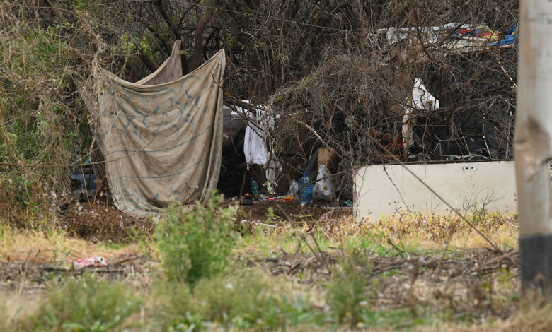 Plakkers skrop nes voor ingang van ryksmansenklave | Vaalweekblad