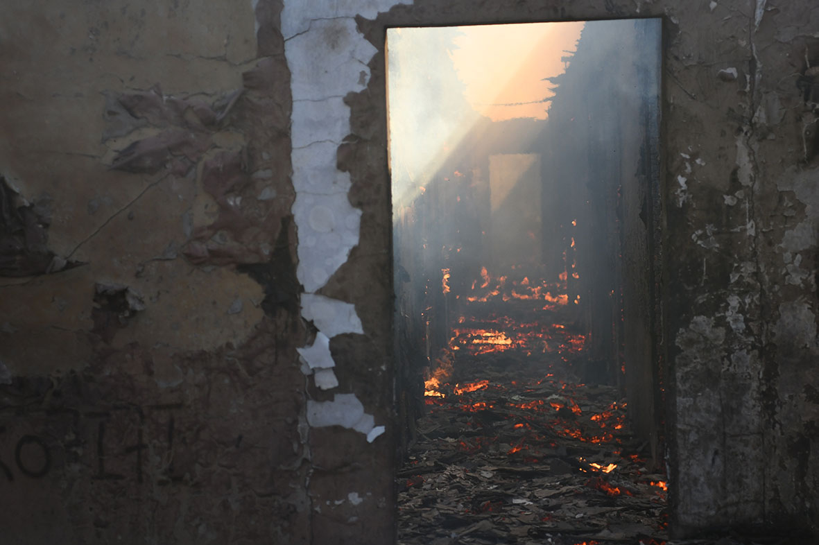 Skuilplek vir armes brand wéér | Vaalweekblad