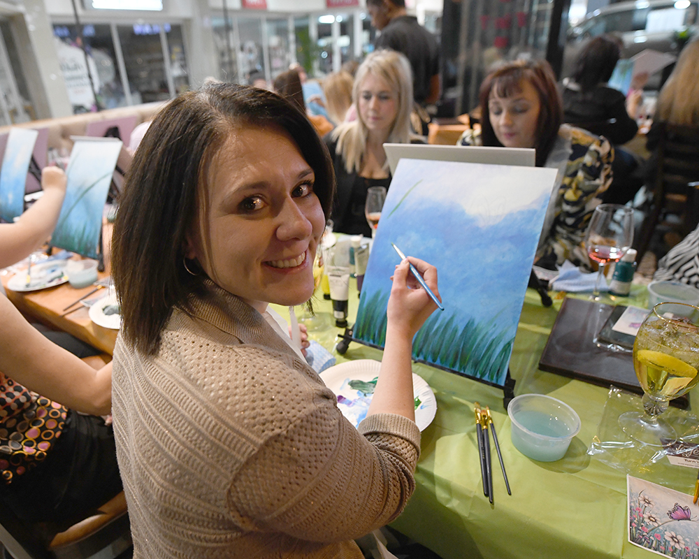 Art and good times at Sip & Paint evening | Vaalweekblad