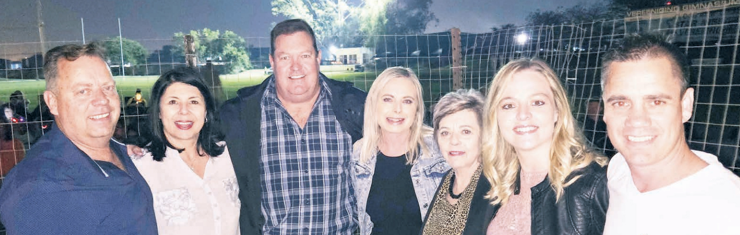 FOTO'S: Steve Hofmeyr vier 10de bestaansjaar saam met Gimmies ...