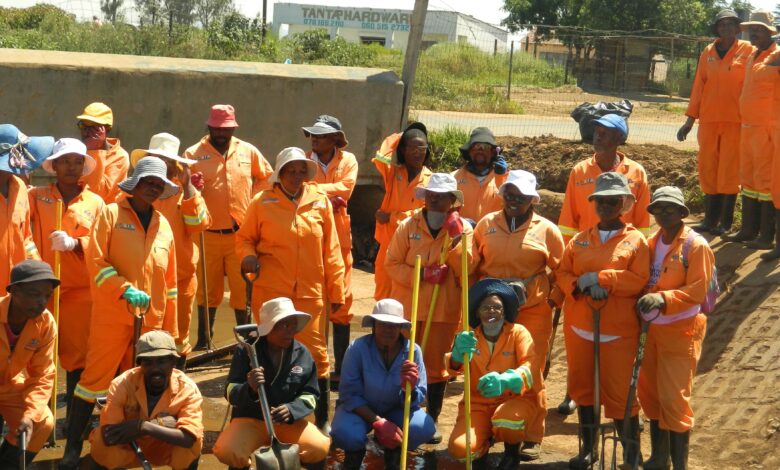 Zone 7 stream cleaning project employs community | Vaalweekblad