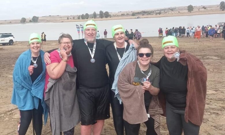 Soos wafferse ysbere in die koue winter water | Vaalweekblad