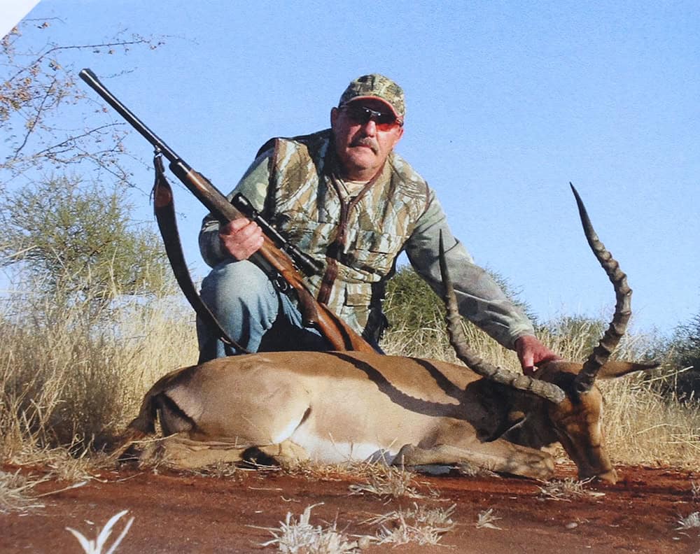 Pastoor stort sy hart uit oor fisiese mishandeling in boek | Vaalweekblad