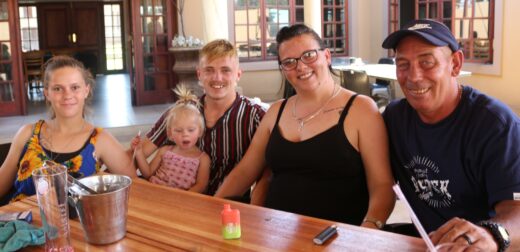 Sondagmiddag-kuier met Tommy Dell | Vaalweekblad