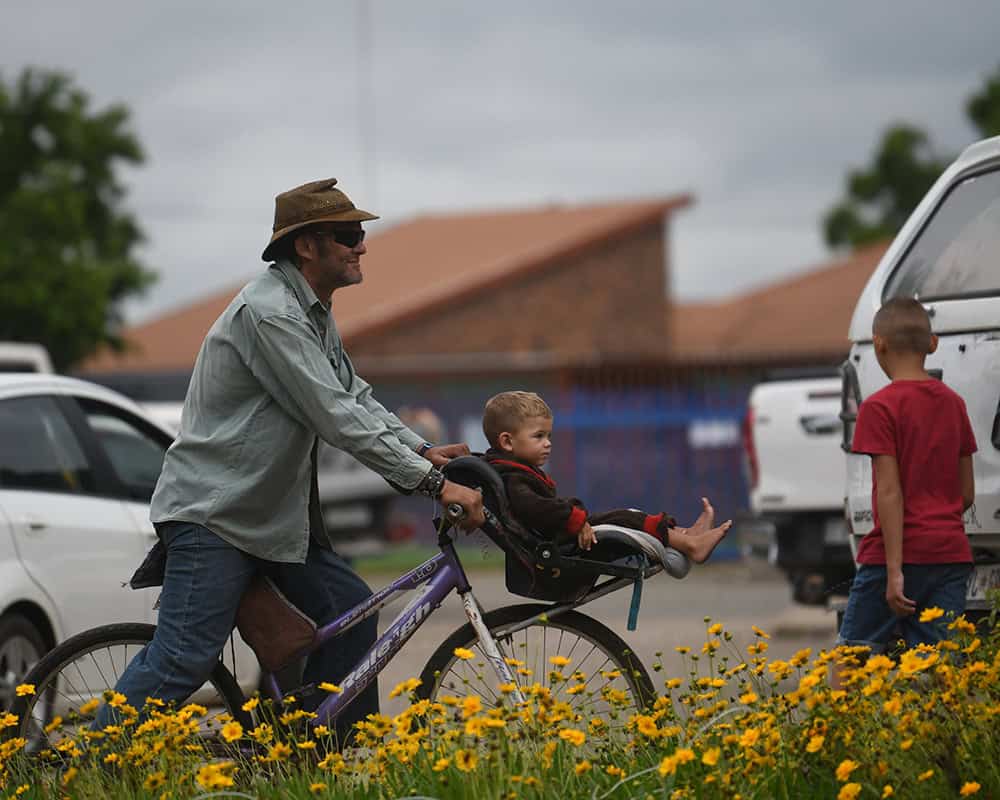 Klein voetjies, eerste groot treë | Vaalweekblad