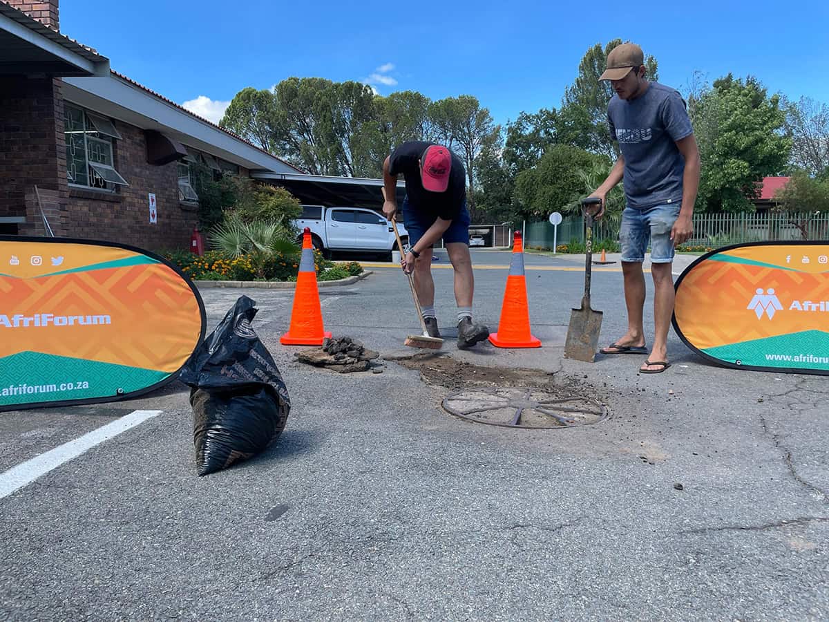 AfriForum herstel paaie naby Eureka Skool | Vaalweekblad
