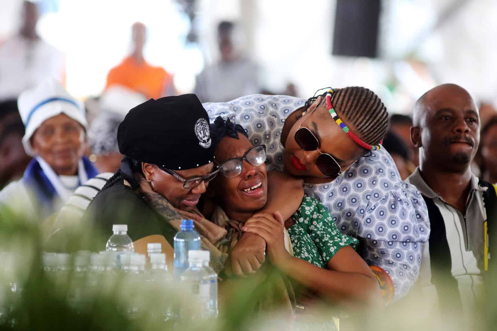 Emosionele gedenkdiens vir 14 wat in taxi-ongeluk sterf | Vaalweekblad