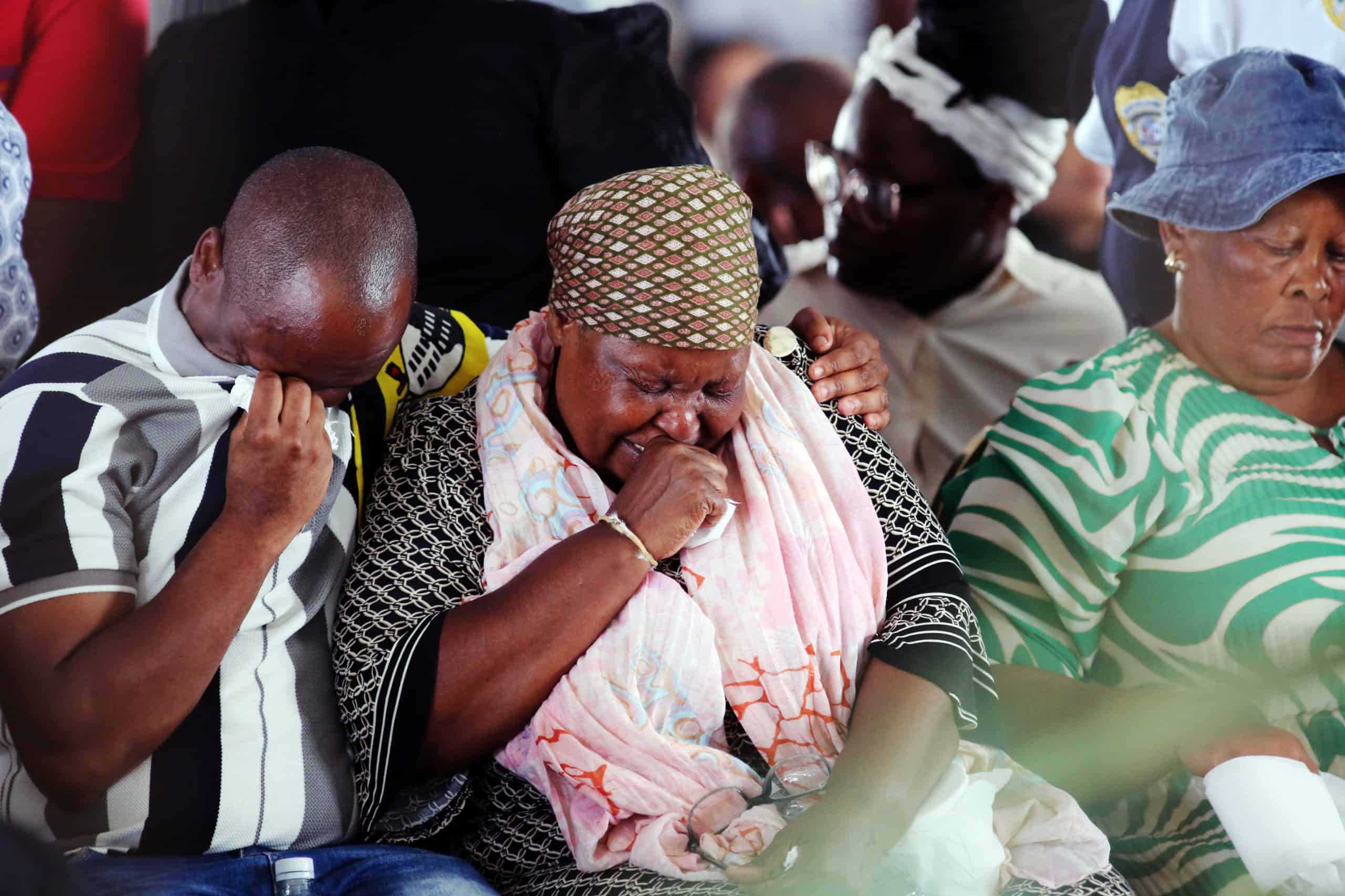 Emosionele gedenkdiens vir 14 wat in taxi-ongeluk sterf | Vaalweekblad