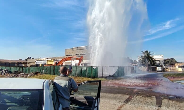 Water spuit meters die lug in | Vaalweekblad