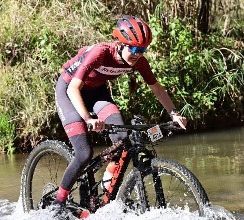 Oor berge en dale, deur modder en water | Vaalweekblad