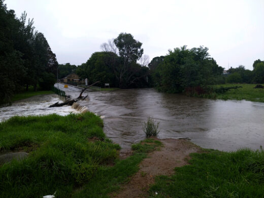 Laagwater brûe oorspoel weens aanhoudende reën | Heidelberg Nigel Heraut