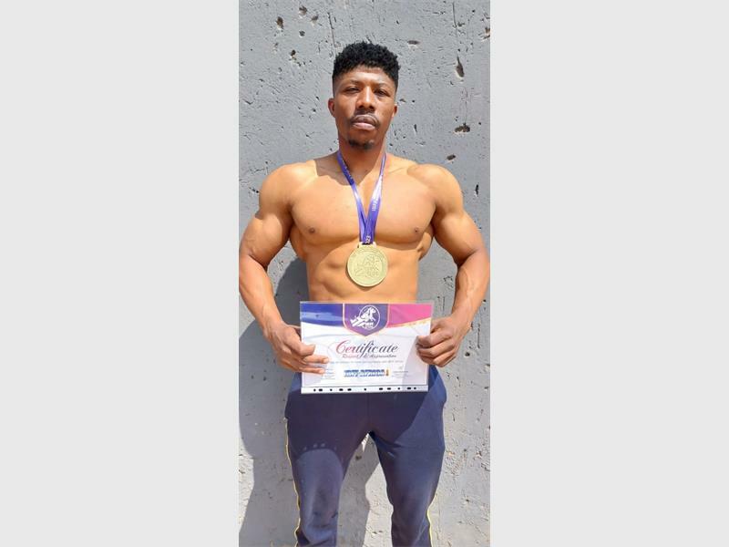 Ratanda bodybuilder shows muscle | Heidelberg Nigel Heraut