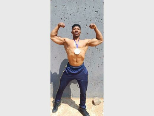 Ratanda bodybuilder shows muscle | Heidelberg Nigel Heraut