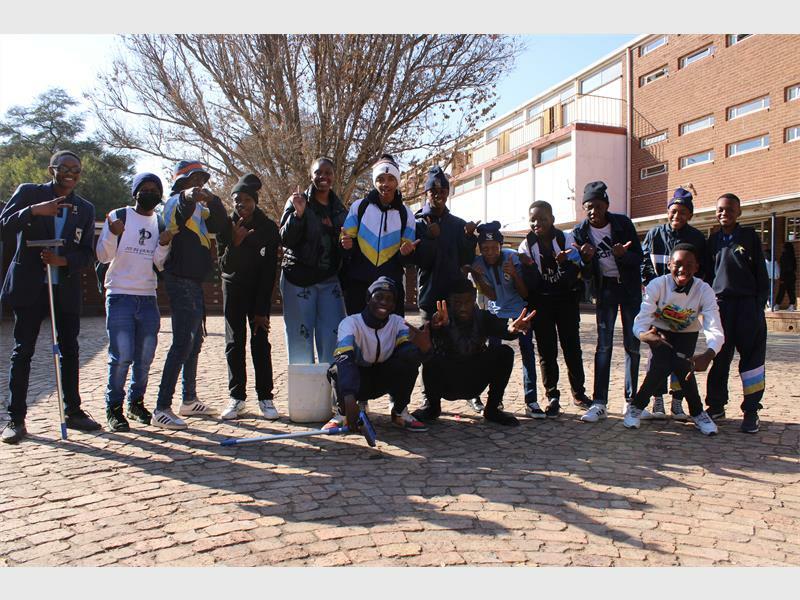 Nigel High celebrates Mandela Day with cleaning initiative | Heidelberg ...