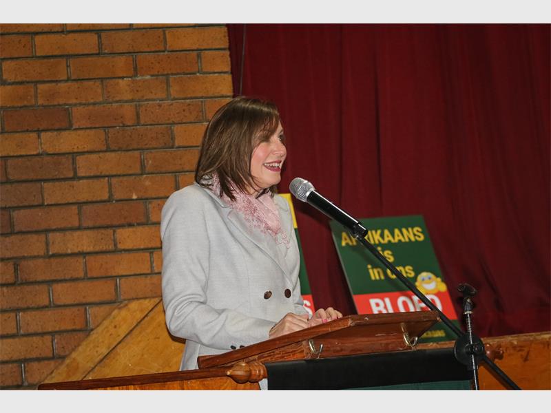 AG Visser se nageslag bring hulde aan digter by Laerskool AG Visser ...