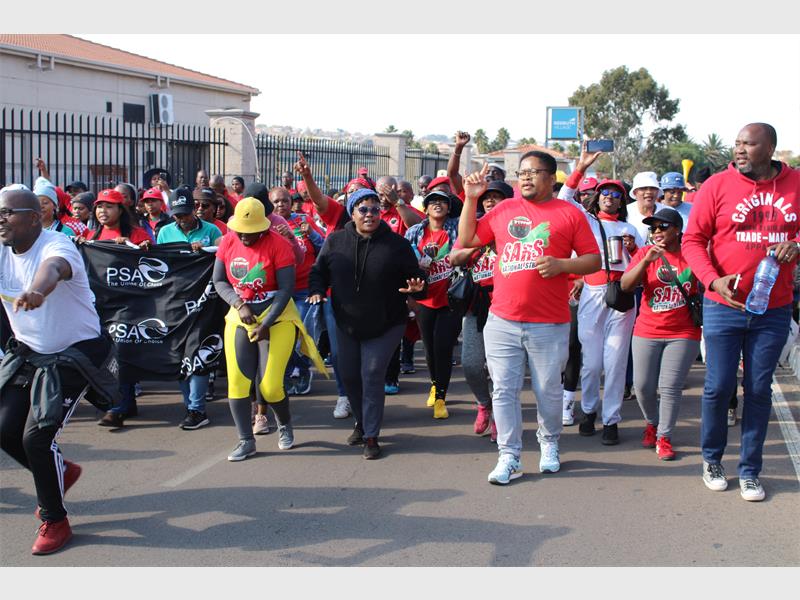 WATCH: SARS employees protest for 12% increase | Kathorus Mail